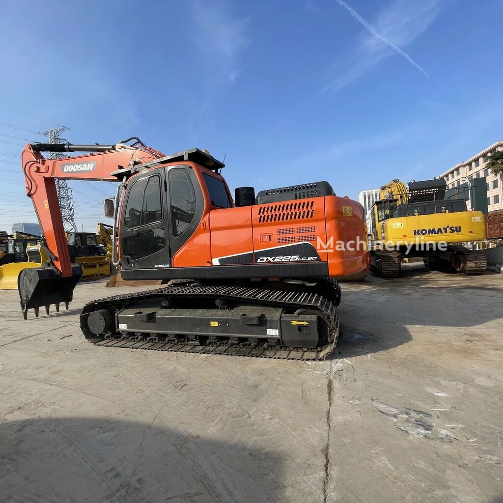 Doosan DX225 bager guseničar