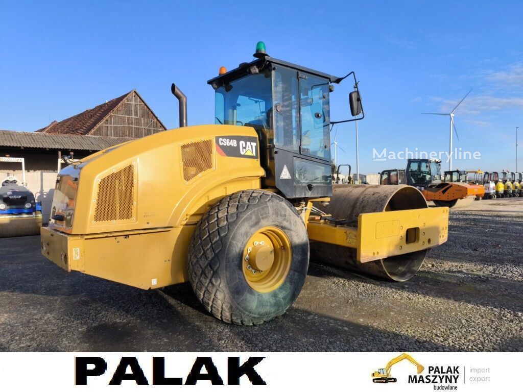 Caterpillar Walec drogowy CS 64 B , METAL-GUMA valjak za asfalt