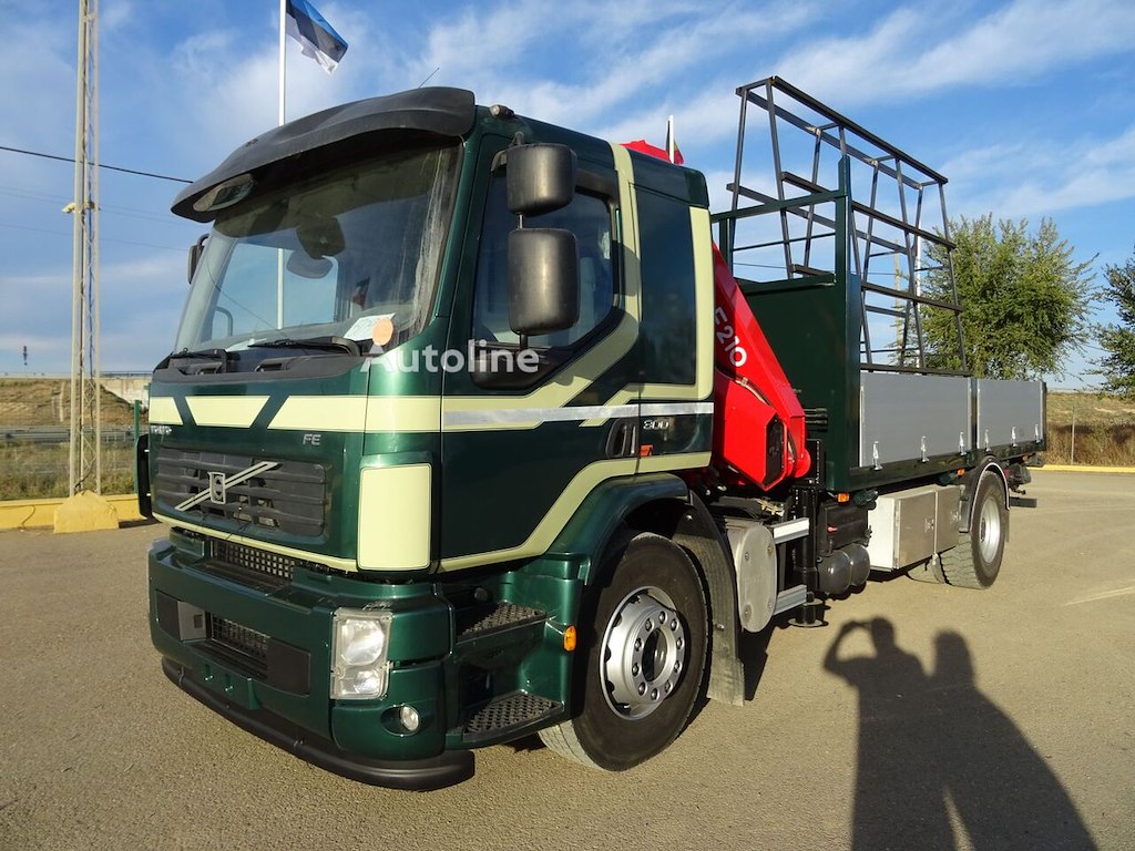 Volvo FE 300 kamion s ravnom platformom
