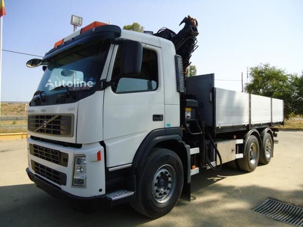 Volvo FM 300 kamion s ravnom platformom