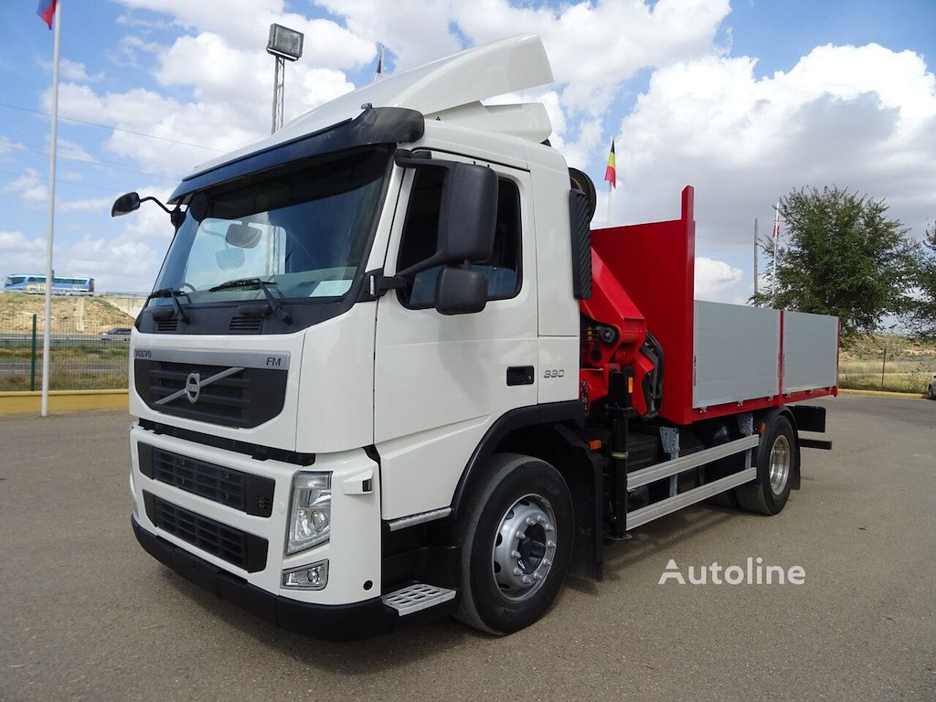 Volvo FM 330 kamion s ravnom platformom