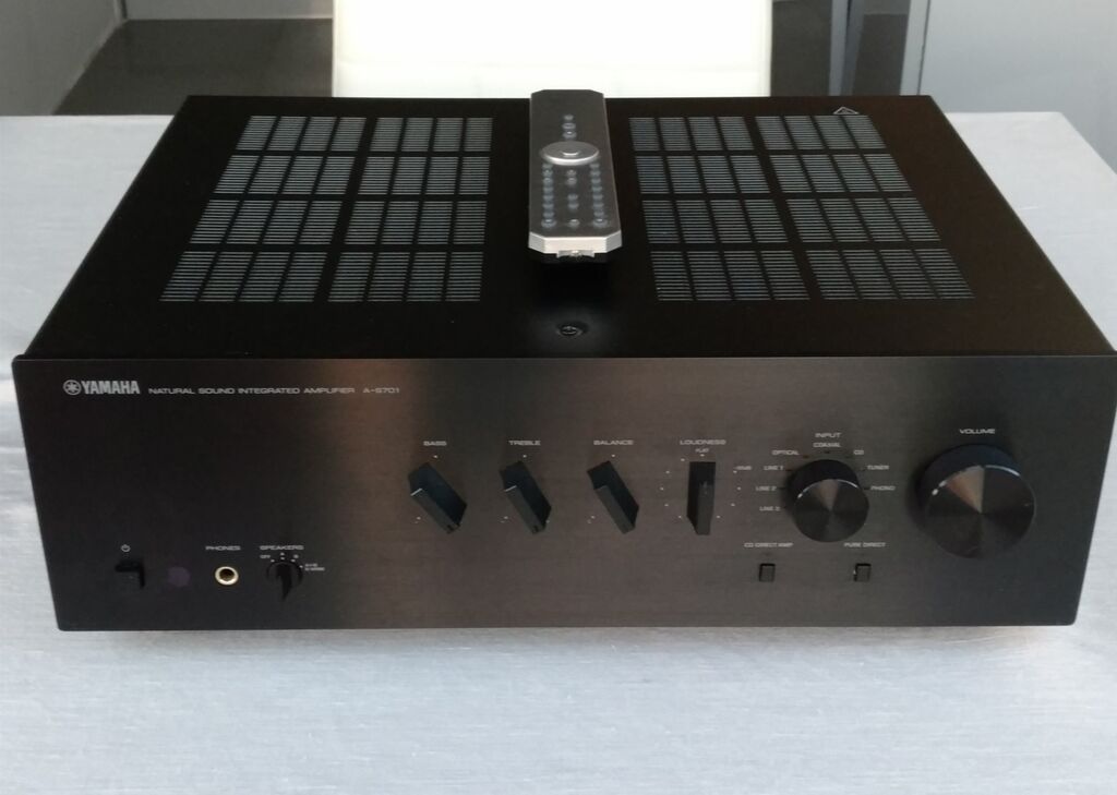 Yamaha A-S701 integrisano stereo pojačalo - Snaga: 2 x 100 W (8 Ω)
