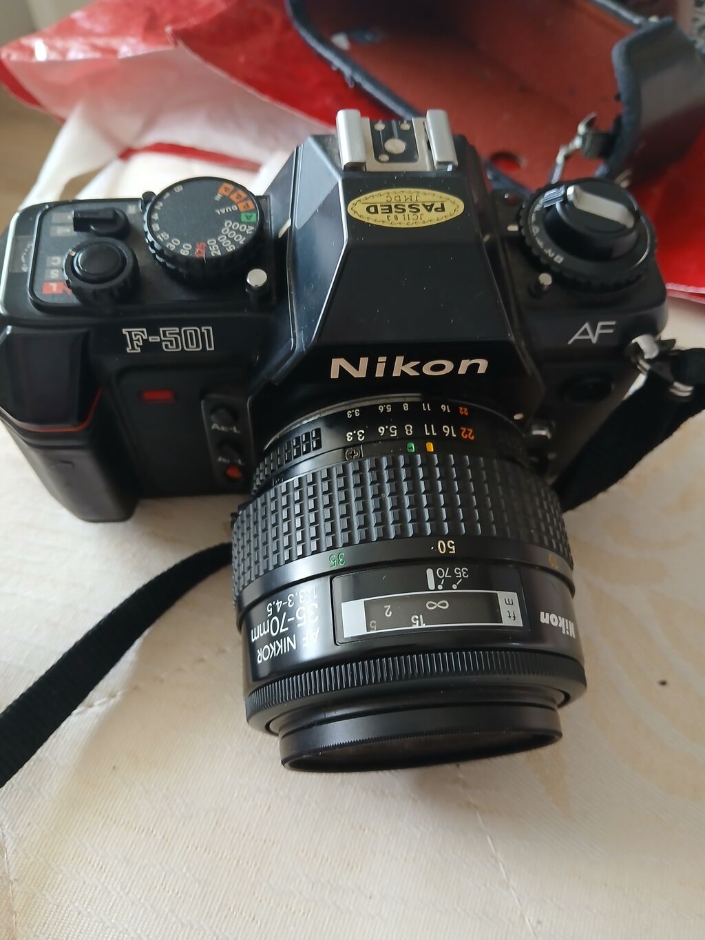 Nikon F-501 (N2020) analogni SLR fotoaparat sa AF Nikkor 35–70mm
