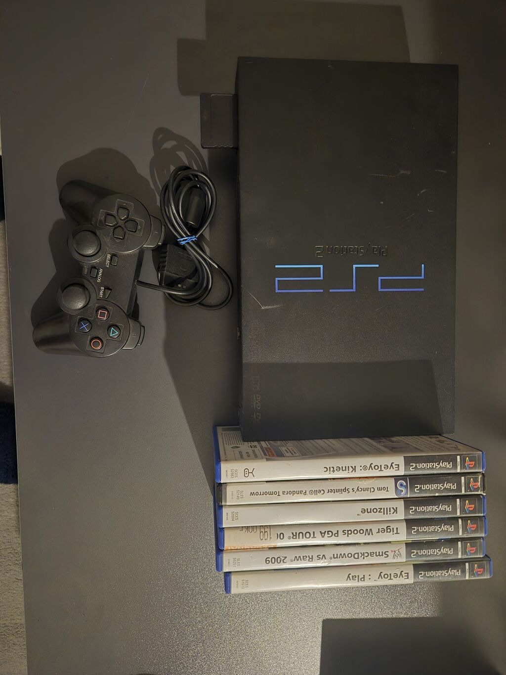 Ispravan Playstation 2 ps2 dolazi sa svim kablovima i memorijskom