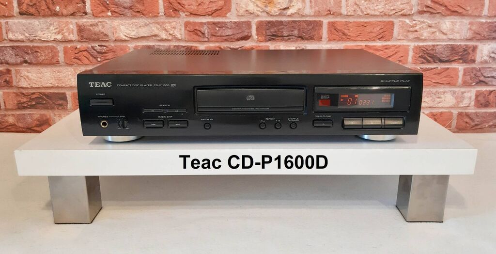 Odlično očuvan CD plejer marke Teac CD-P1160D Ne čita narezane