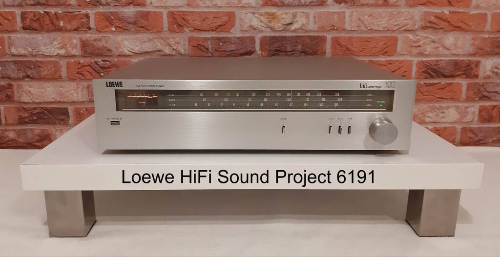 Odlično očuvan tjuner marke Loewe Hi Fi Sound Project 6191 Zvučno