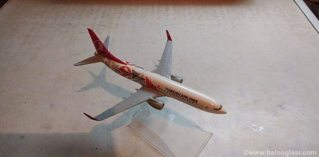 Avion Boing 737-800 Turkish airlines,razmera 1:250(16 cm.) neoriginal
