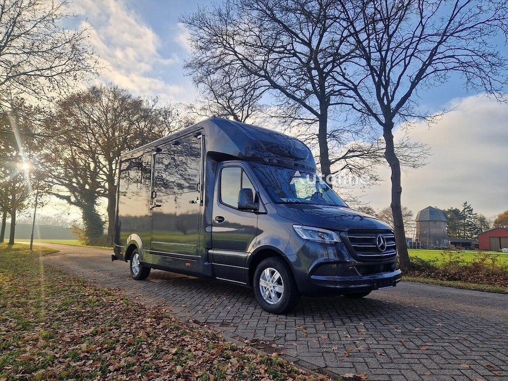 Novi Mercedes-Benz Sprinter kamion za prevoz konja