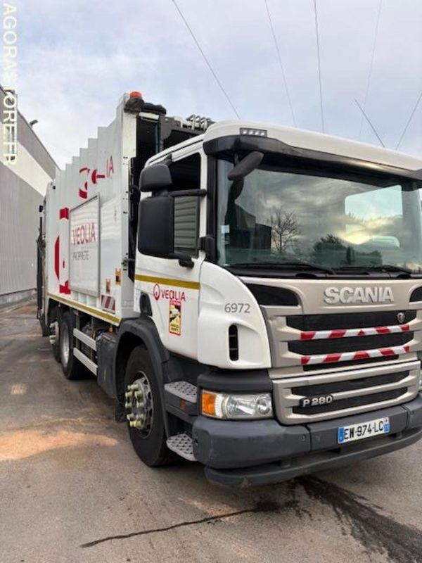 Prodaje se Scania P280 kamion za smeće na aukciji