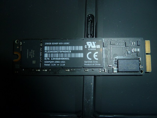 APPLE SSD NVME 256 GB