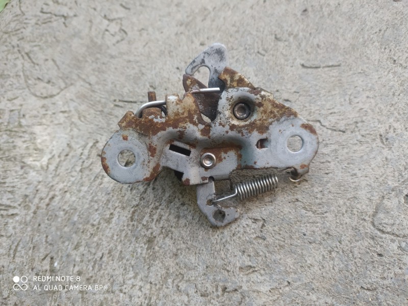Bravica haube Peugeot 206SW