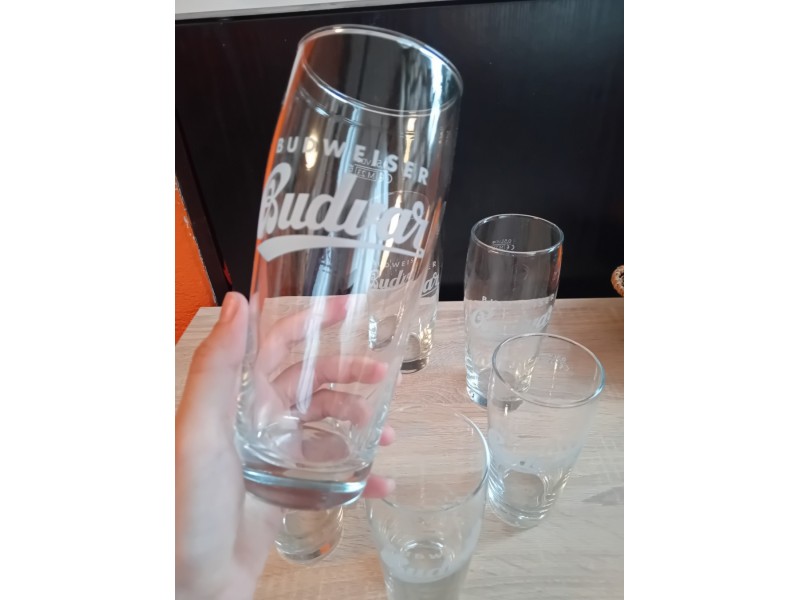 BUDWEISER čaše (2 male i 3 velike)