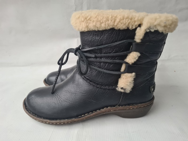 Original UGG kozne cizme sa krznom 38*24 sa hologramom