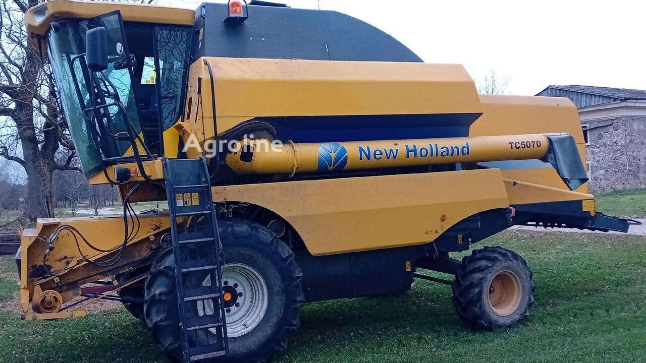 New Holland TC 5070 kombajn za žito