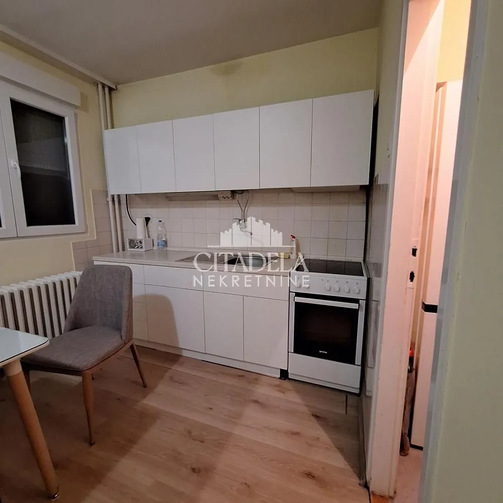 Izdavanje, jednosoban stan, 45m², Kanarevo Brdo, Beograd