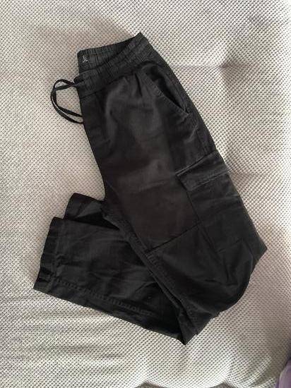 Bershka muske pantalone