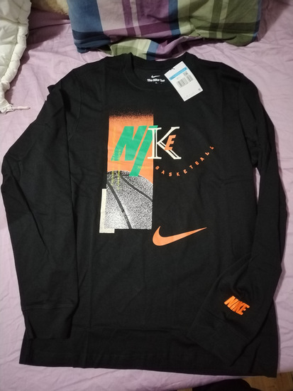 Nov Nike crni duks M vel