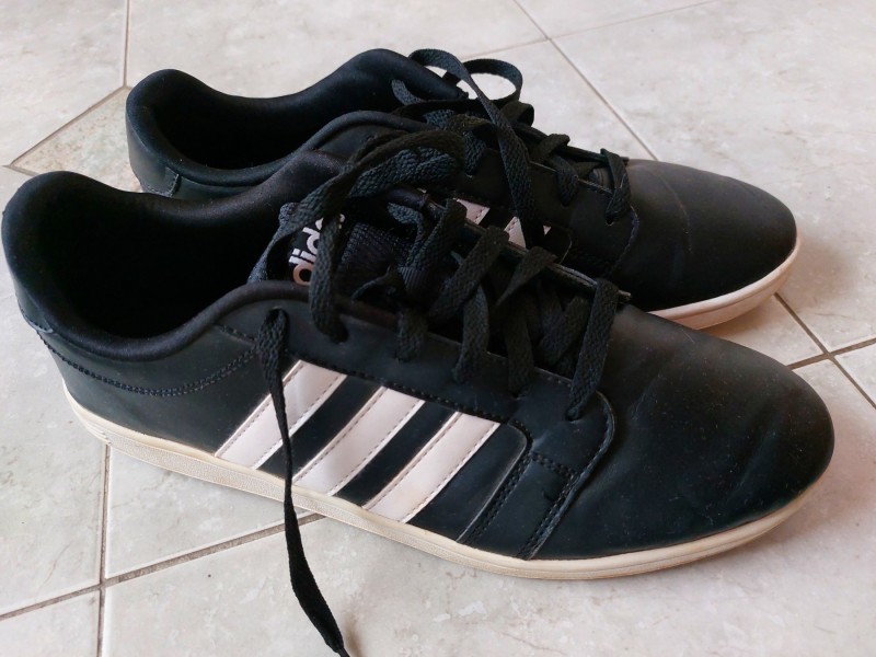 Adidas neo odlicne crne muske patike 43