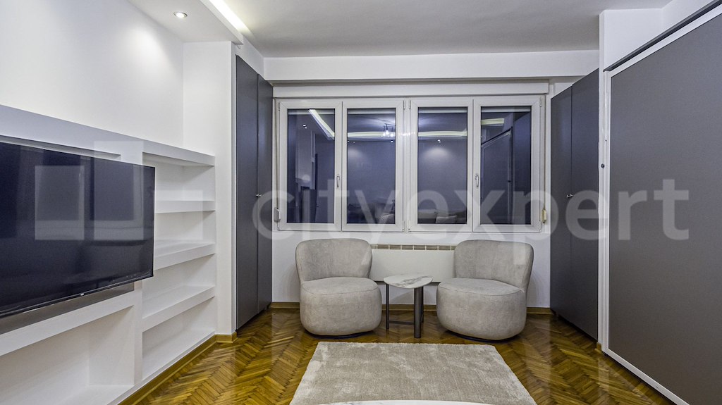 Stan za izdavanje BEZ PROVIZIJE: Jednoiposoban, 45m², Francuska, Stari grad - 750€