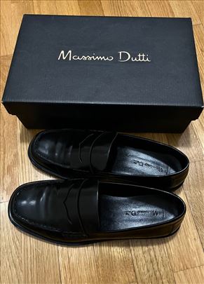 Kozne cipele Massimo Dutti nenosene