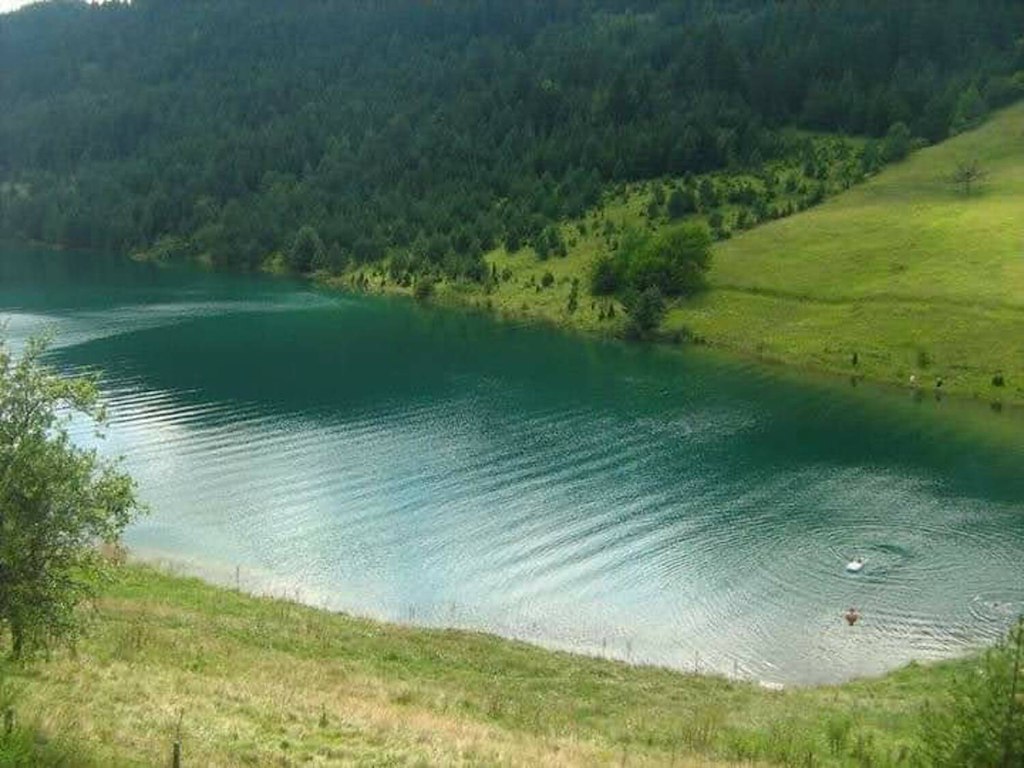Prodajem plac pored jezera Zaovine