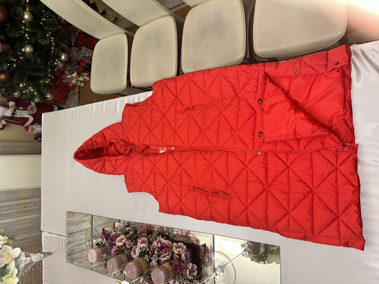 Nov praluk vatreno crven