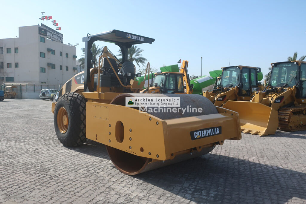Novi Caterpillar CS74 kompaktor s jednim valjkom