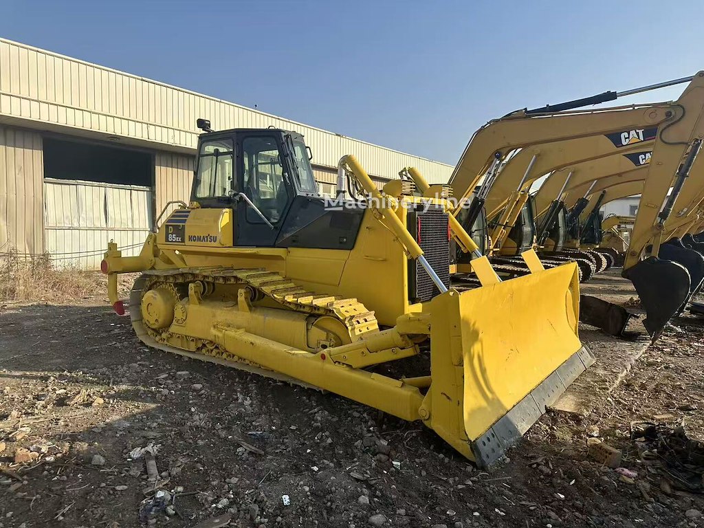 Komatsu D85 buldožer