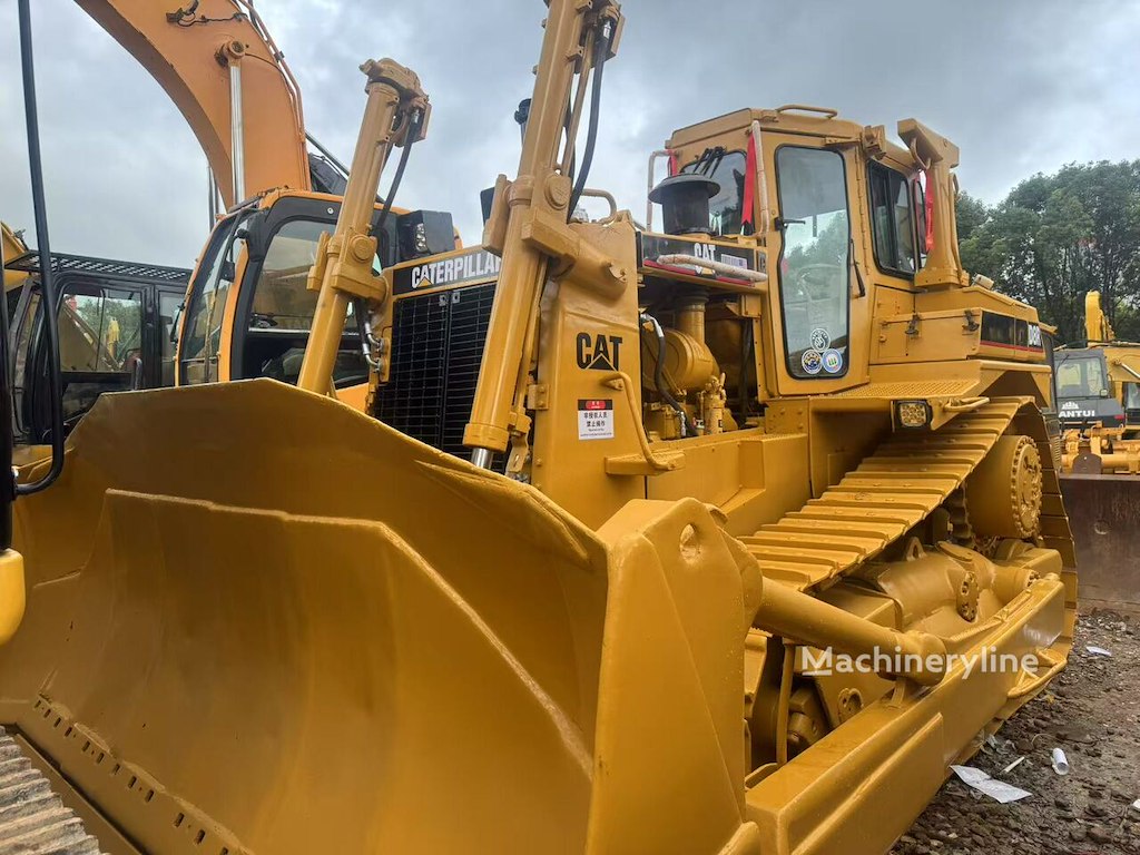 Caterpillar D8R buldožer