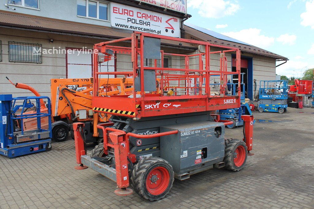 Skyjack SJ6832RT makazasta platforma