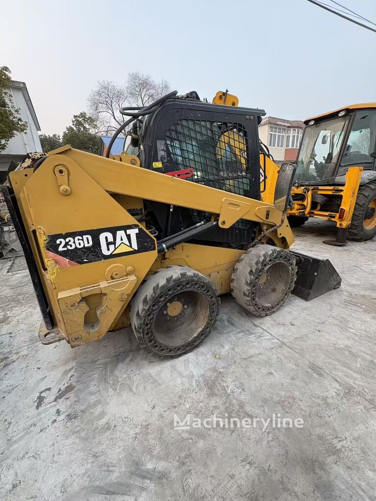 Caterpillar 236D mini utovarivač
