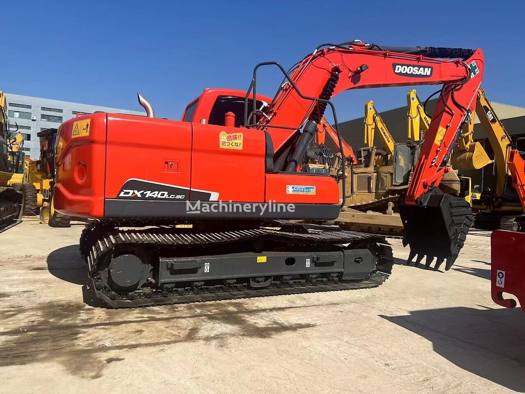 Doosan DX140 bager guseničar