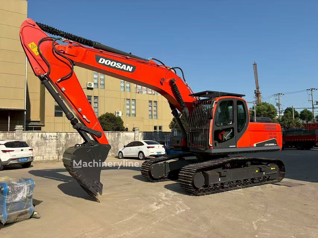 Doosan DX225 bager guseničar
