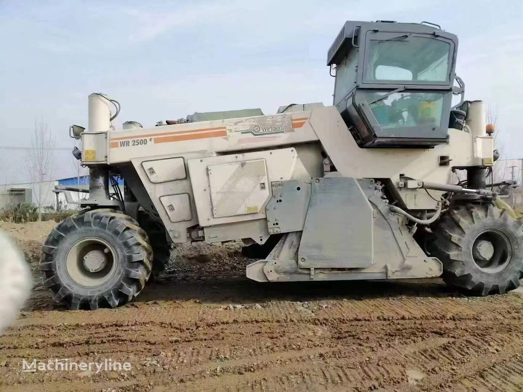 Wirtgen WR2500 stabilizator tla