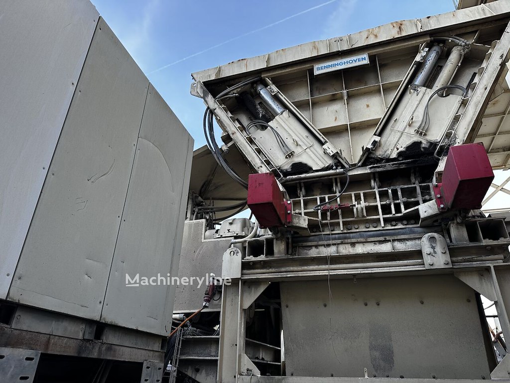 Benninghoven Asphalt crusher with impact crusher stabilizator tla