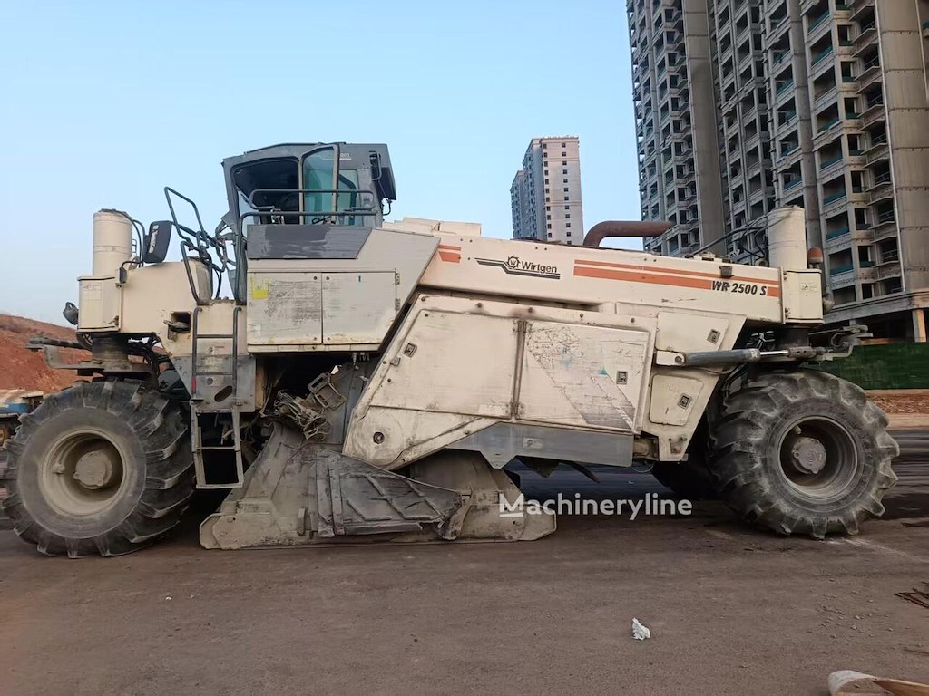 Wirtgen WR2500S stabilizator tla