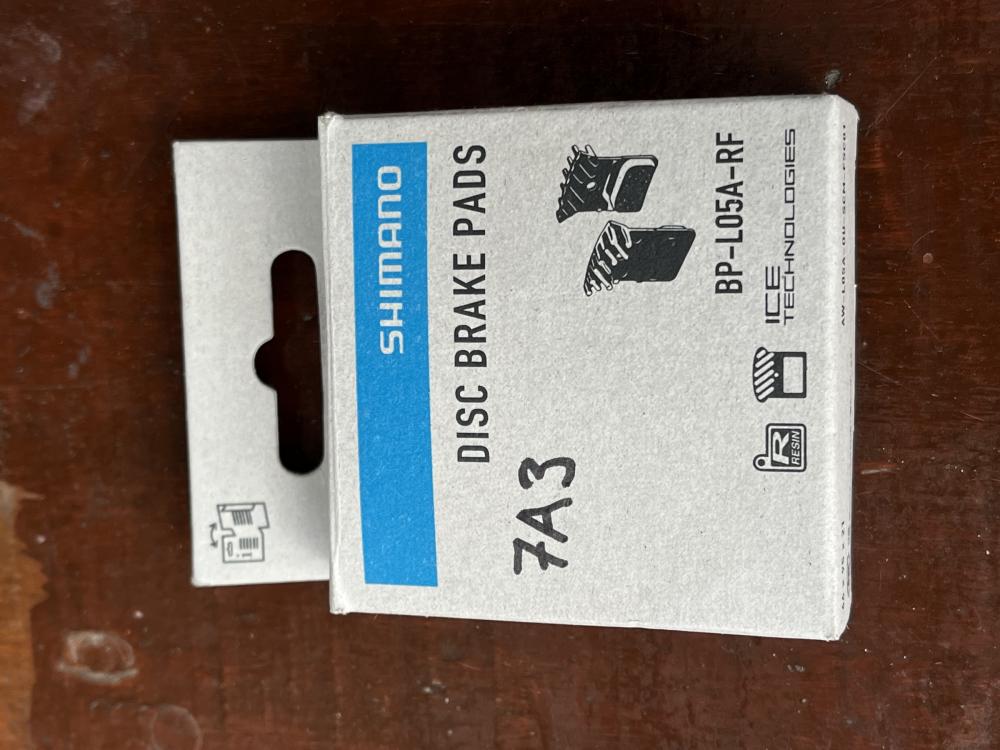 SHIMANO Bremsbeläge L05A-RF Resin Kühlrippen 7A3