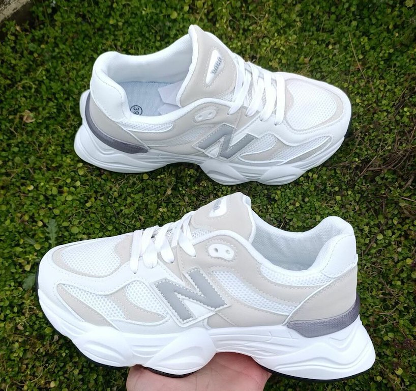 Patike New Balance, lifestyle/trening model sa masivnim đonom. -