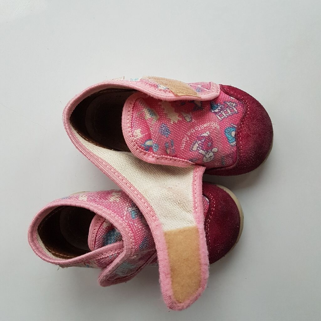 PAVLE velicina 20 duzina gazista 13-13,5 patofnice u roze boji. Malo