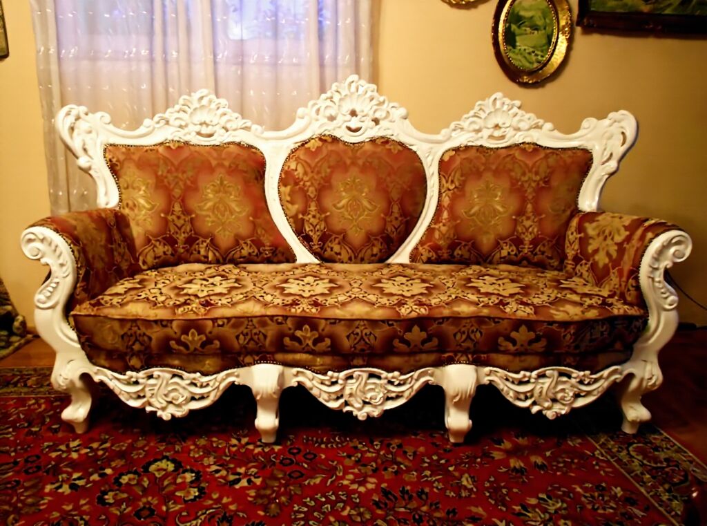 Stilska sofa,trosed,fotelja,puno drvo.Novo