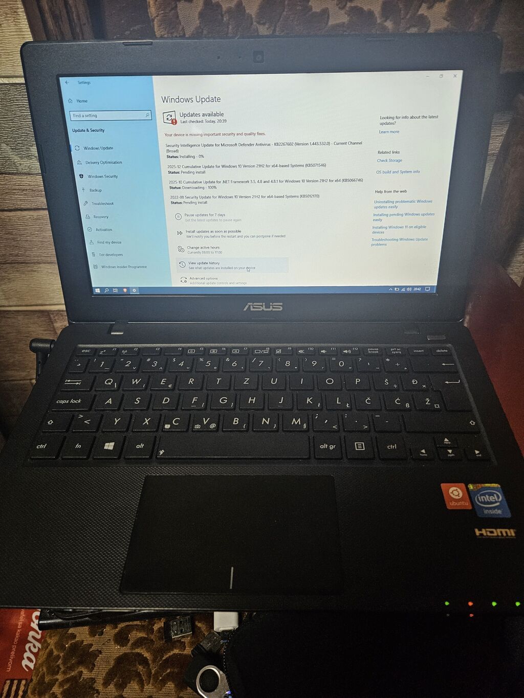 Asus x200ca mali laptop ocuvan od 10 inca radi ok istaliran windows 10