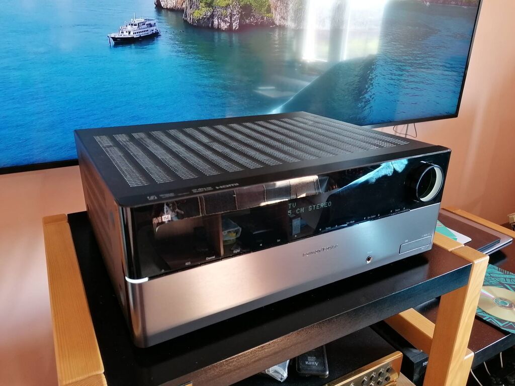 Harman Kardon AVR 156 pruža vrhunski 5.1-kanalni surround zvuk sa 60W