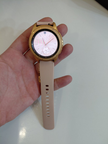 Samsung 42 mm rose gold