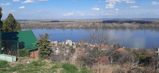 Plac sa pogledom na Dunav i tvrđavu