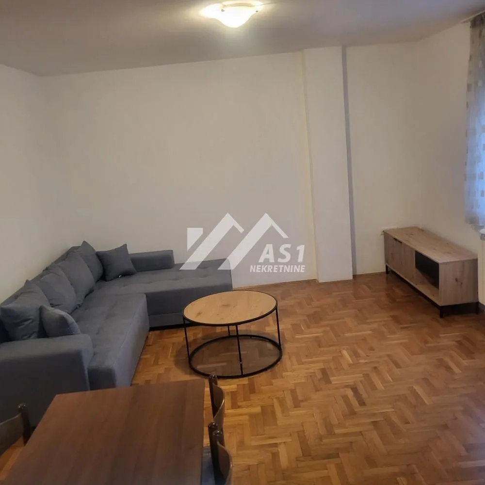 Izdavanje, stan, 32m², Bulevar Evrope, Novi Sad Sve Podlokacije