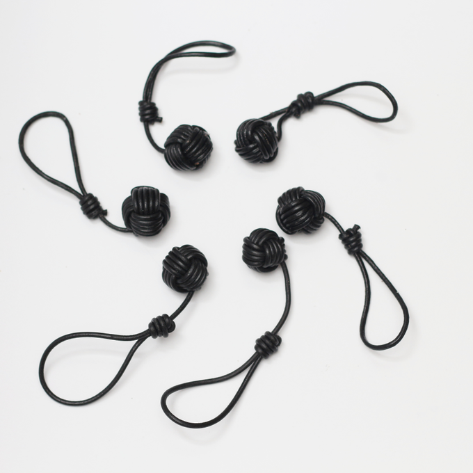 Kožni privezak „Monkey Ball“