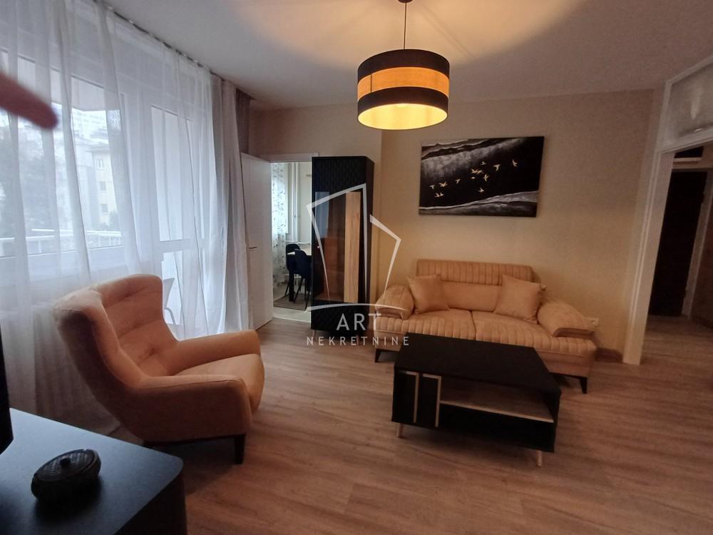 Velbuška, Trosoban stan za izdavanje, 58m2, 950€