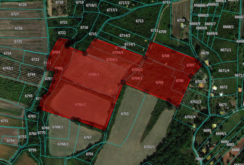 4,5ha zemlje u najboljem delu karlovaca