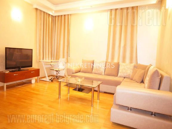 #29597, Izdavanje, Stan, HRAM SVETOG SAVE, 1400 EUR