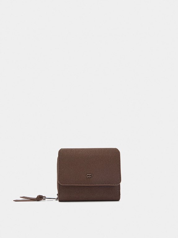 WALLET WITH TEXTURE AND FLAP